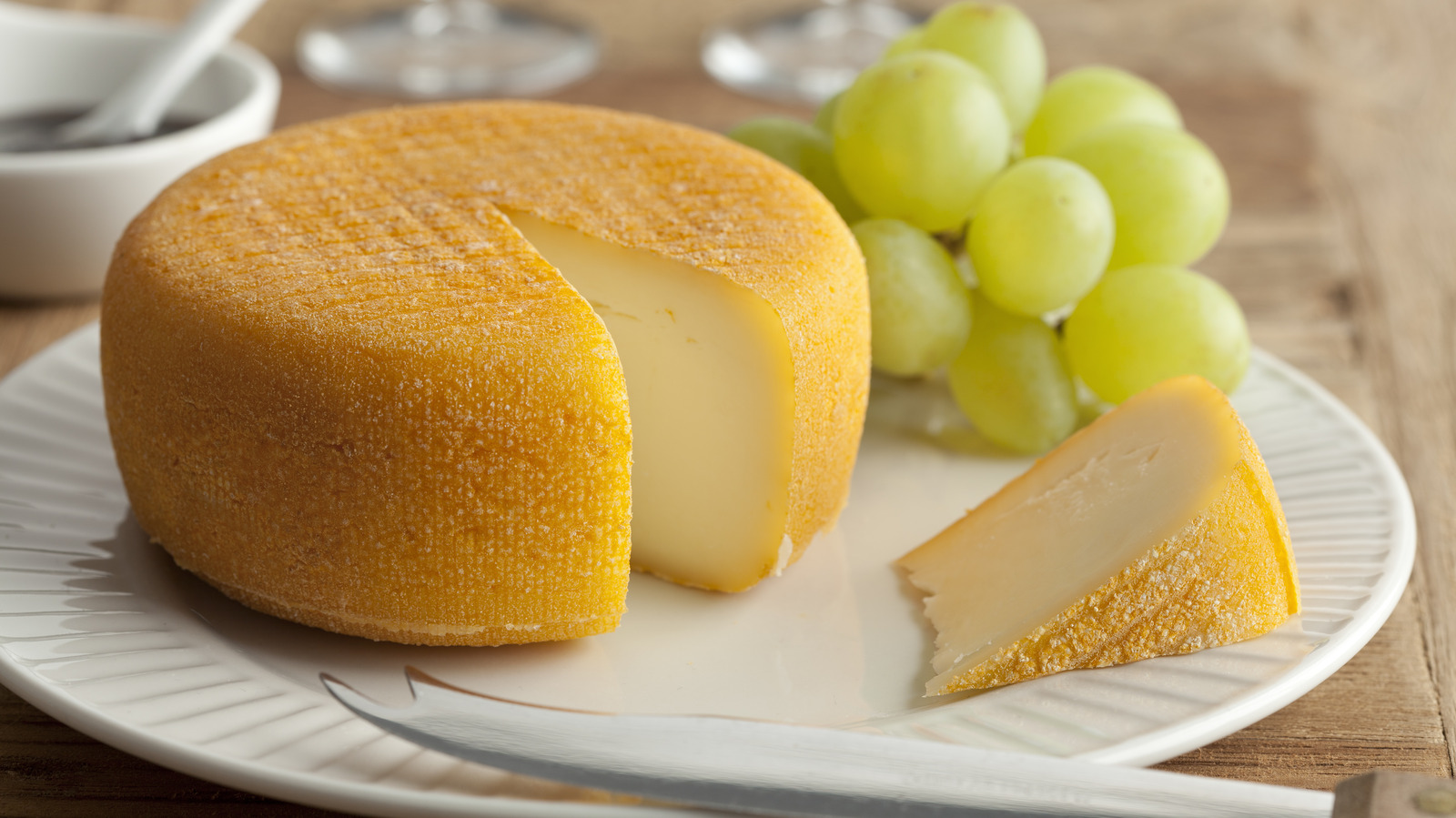 27 Different Types Of Cheese: Their Origin And Uses - Food And Beverage ...